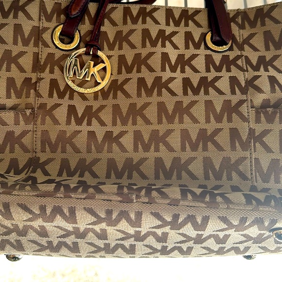 Michael Kors Collection | Bags | Michael Kors Jet Set Signature Handbag ...